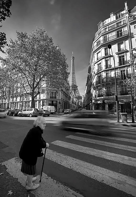 How to Shoot Hand-Held Photos at Low Shutter Speeds - PictureCorrect