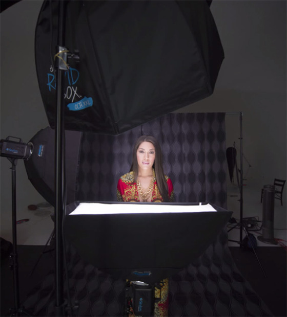 How to Use Clamshell Lighting for Portrait Photography - PictureCorrect