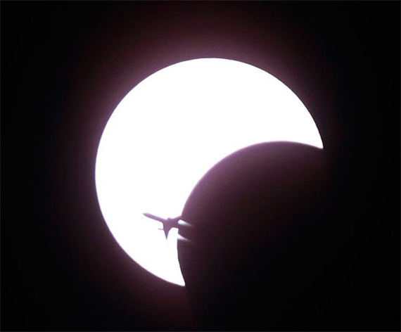 Interesting Photo of the Day: Plane Soars Through a Solar Eclipse