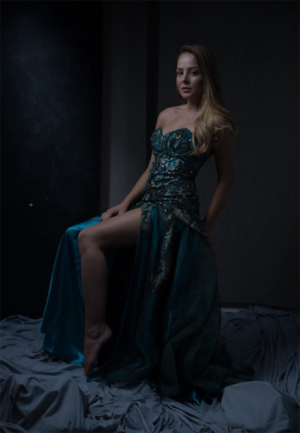 How to Capture Dramatic Portraits in a Plain Studio - PictureCorrect