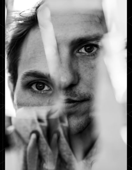 Mirrors in Photography: 6 Ideas - PictureCorrect