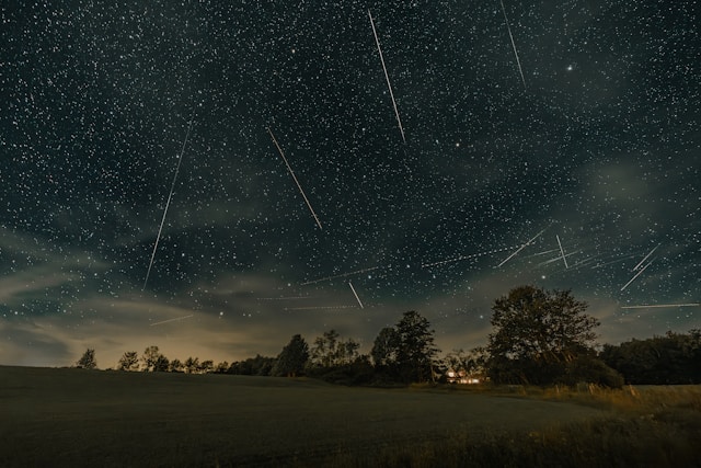 7 Mistakes to Avoid When Photographing Meteor Showers - PictureCorrect